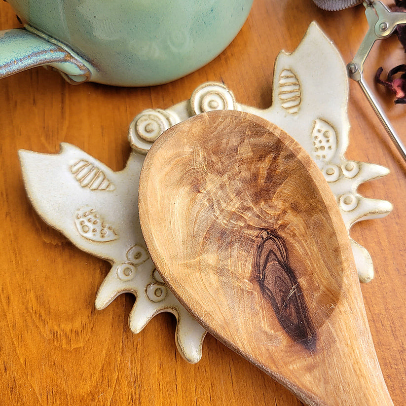 Gary the Crab Spoon Rest – Handmade Cream Coastal Accent – The Mud Place