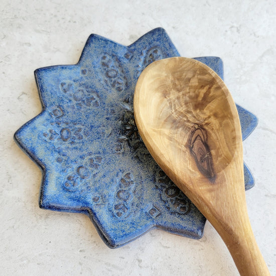 Flower-Shaped Ceramic Spoon Rest – Farmhouse Blue – The Mud Place