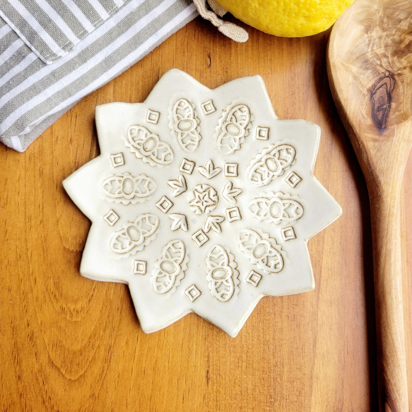 Flower-Shaped Ceramic Spoon Rest – Neutral Cream – The Mud Place