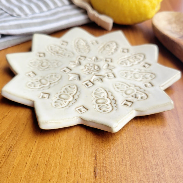 Flower-Shaped Ceramic Spoon Rest – Neutral Cream – The Mud Place
